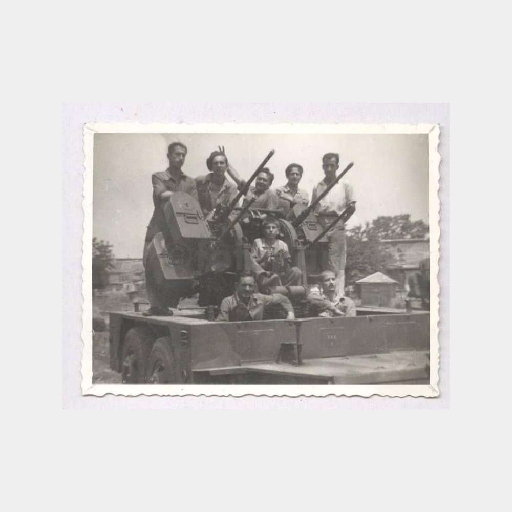 1940 Uçaksavar Askeri Topçu Arabasında Fotoğraf | fotokart