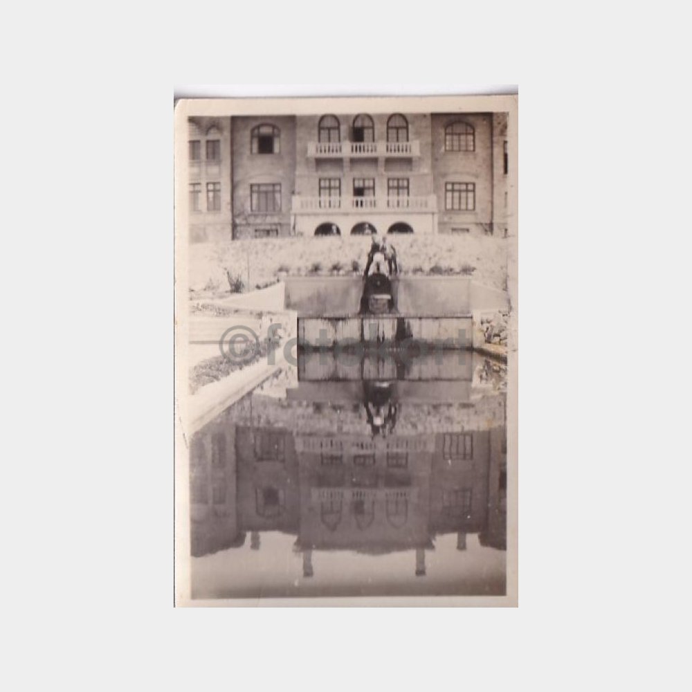 1930 Tarihi Bina ve Havuzu Görünüş Fotoğraf | fotokart